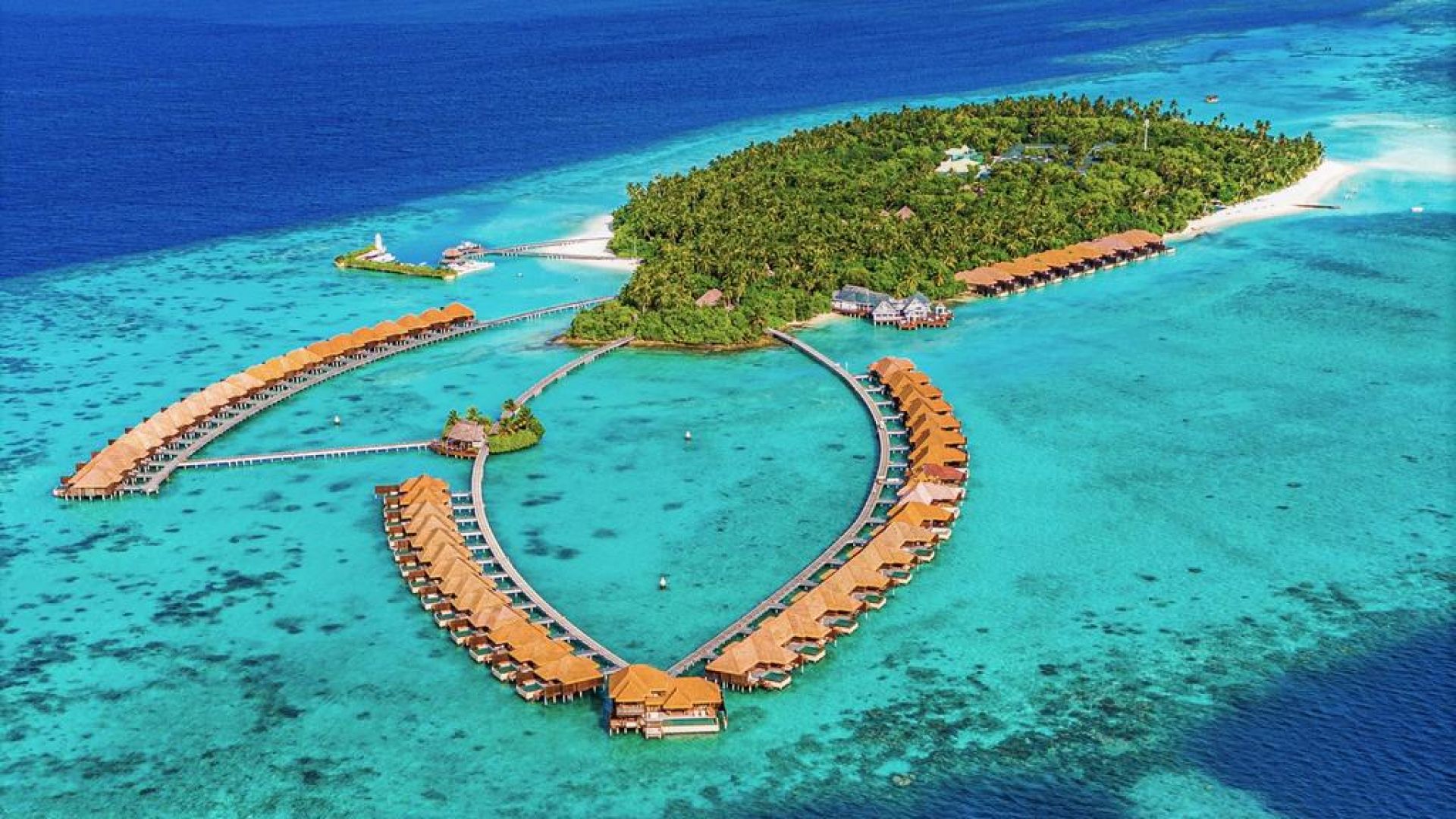 Les Maldives - Naalis Travels & Tours